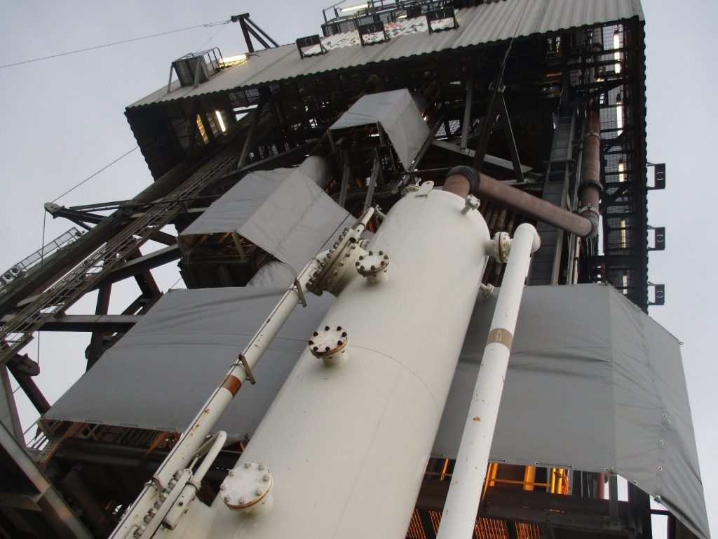 The Role of Fabric Windshields in the Oil and Gas Industry - Locker ...